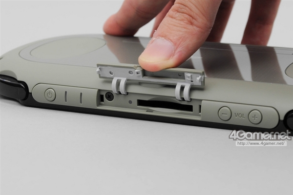 PSV-2000型详细开箱内容 与老机型对比图 _17173单机站_中国游戏第一门户站