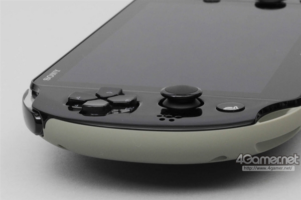 PSV-2000型详细开箱内容 与老机型对比图 _17173单机站_中国游戏第一门户站