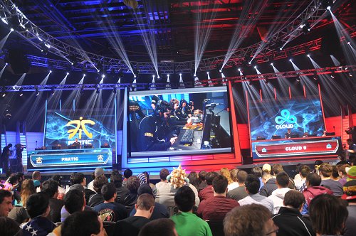 S3世界总决赛：FNC对阵C9赛前现场图片_17173英雄联盟专区_中国游戏第一门户站